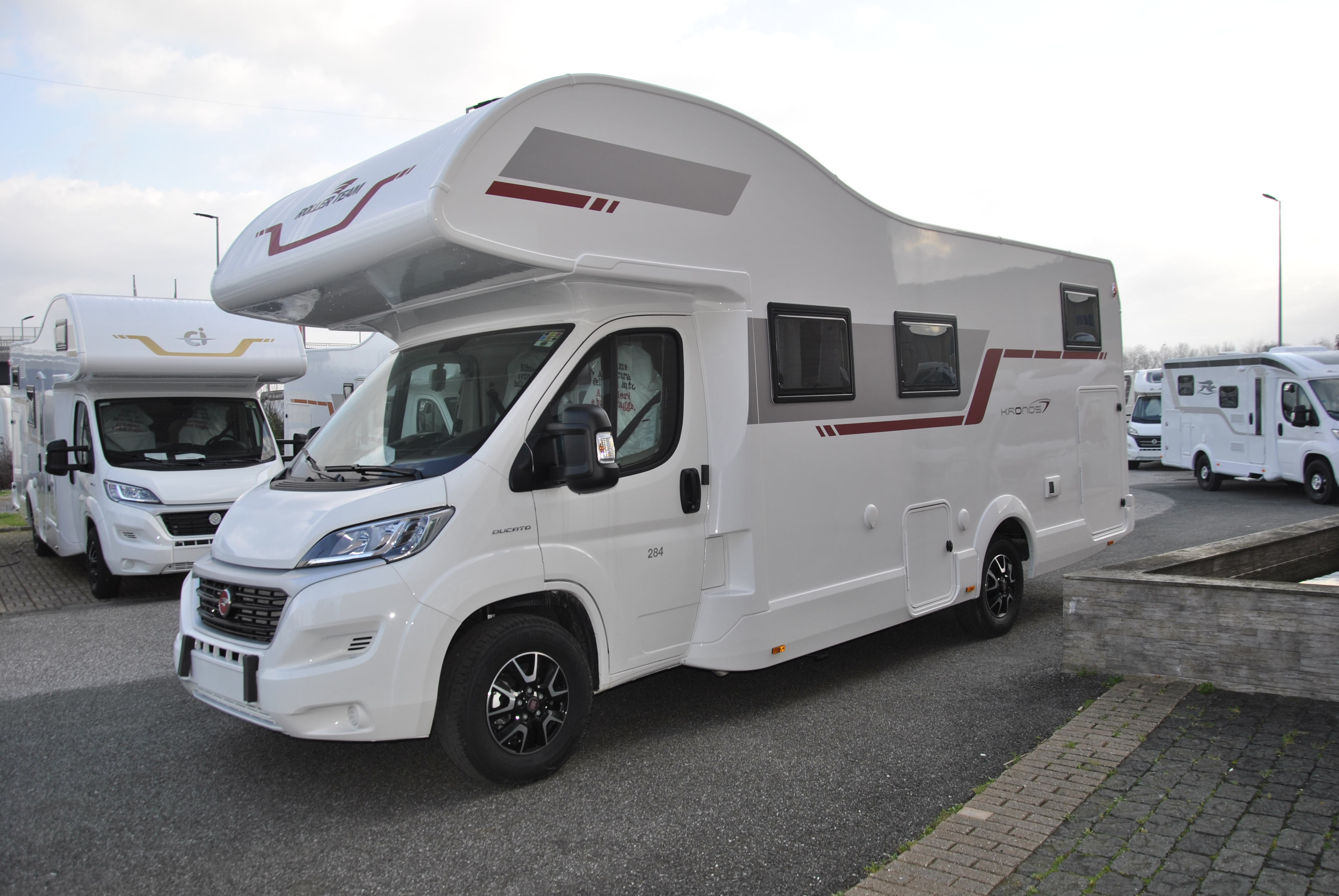 Camper Mansardato Roller Team Kronos 284M - Caravanbacci Roller Team ...