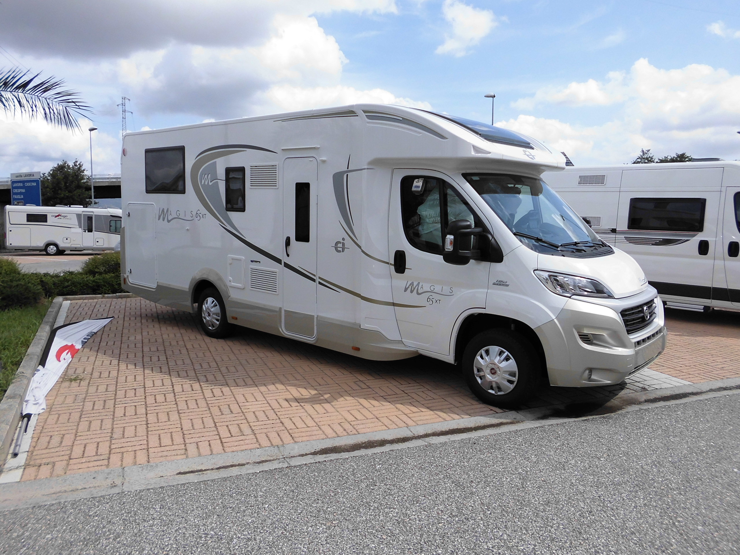 Camper Semintegrale None Ci Magis 65 Xt - Caravanbacci