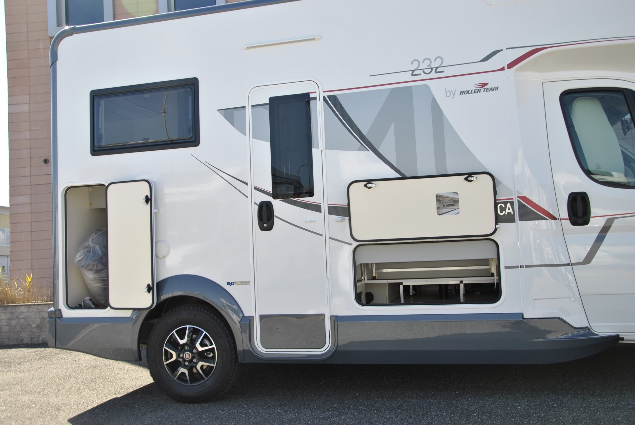 Camper Semintegrale None Roller Team Triaca 232 TL - Caravanbacci