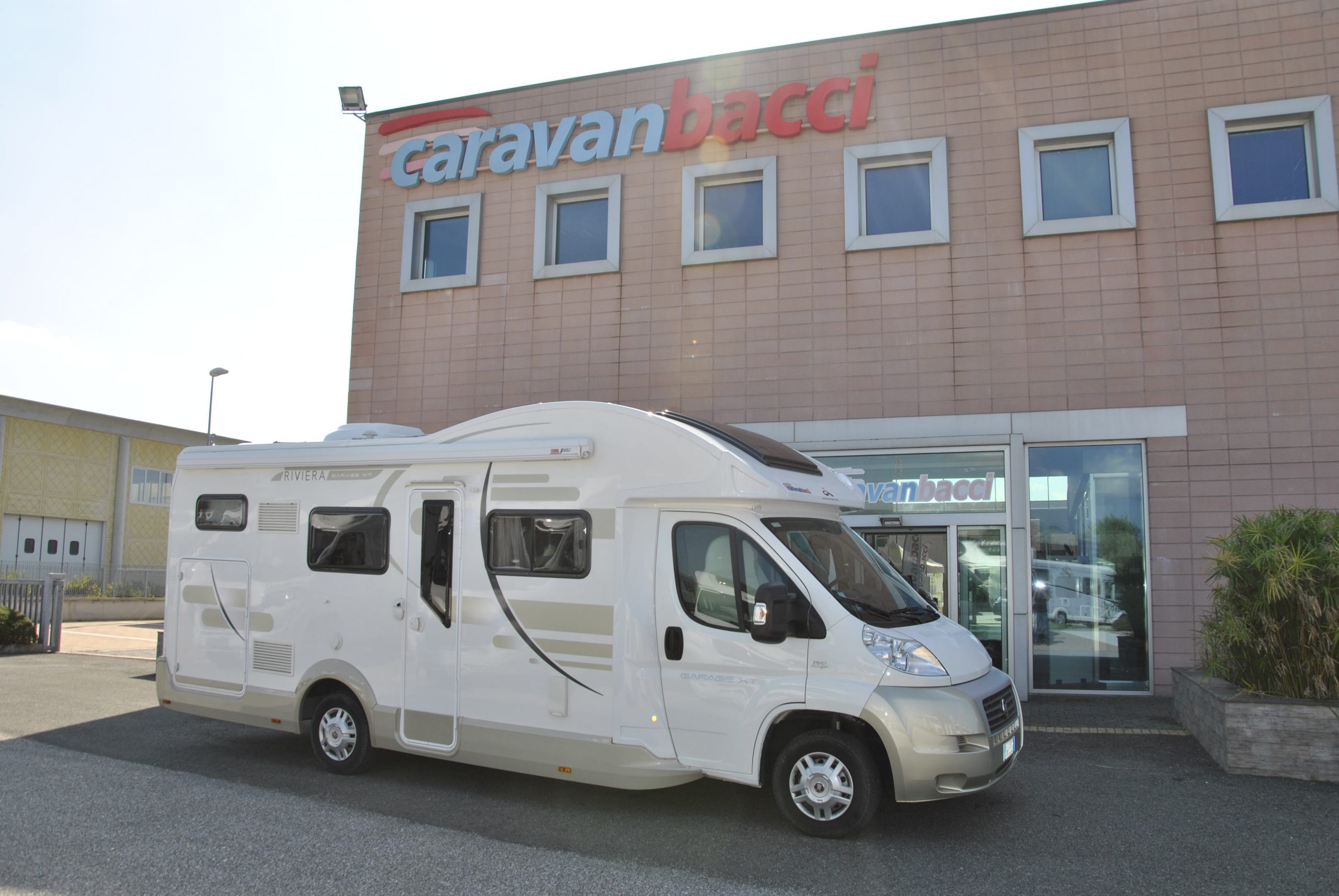 Camper Semintegrale None Ci Riviera Garage Xt - Caravanbacci
