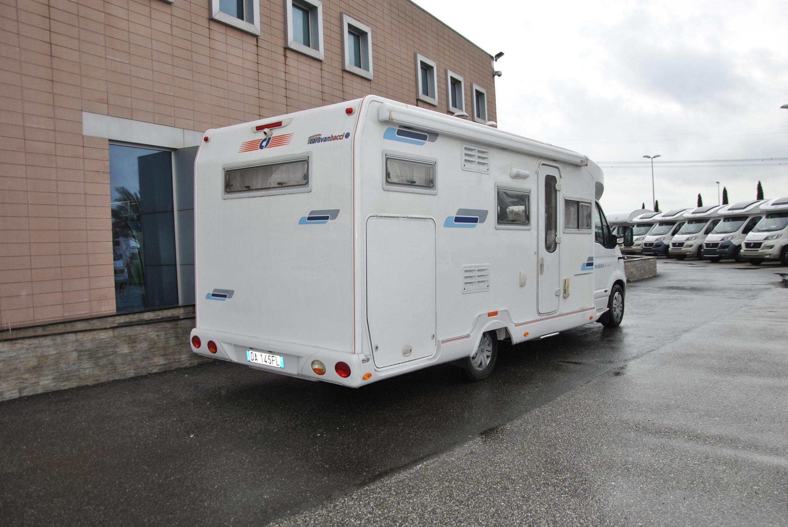 Camper Semintegrale None Ci International Riviera Garage P - Caravanbacci