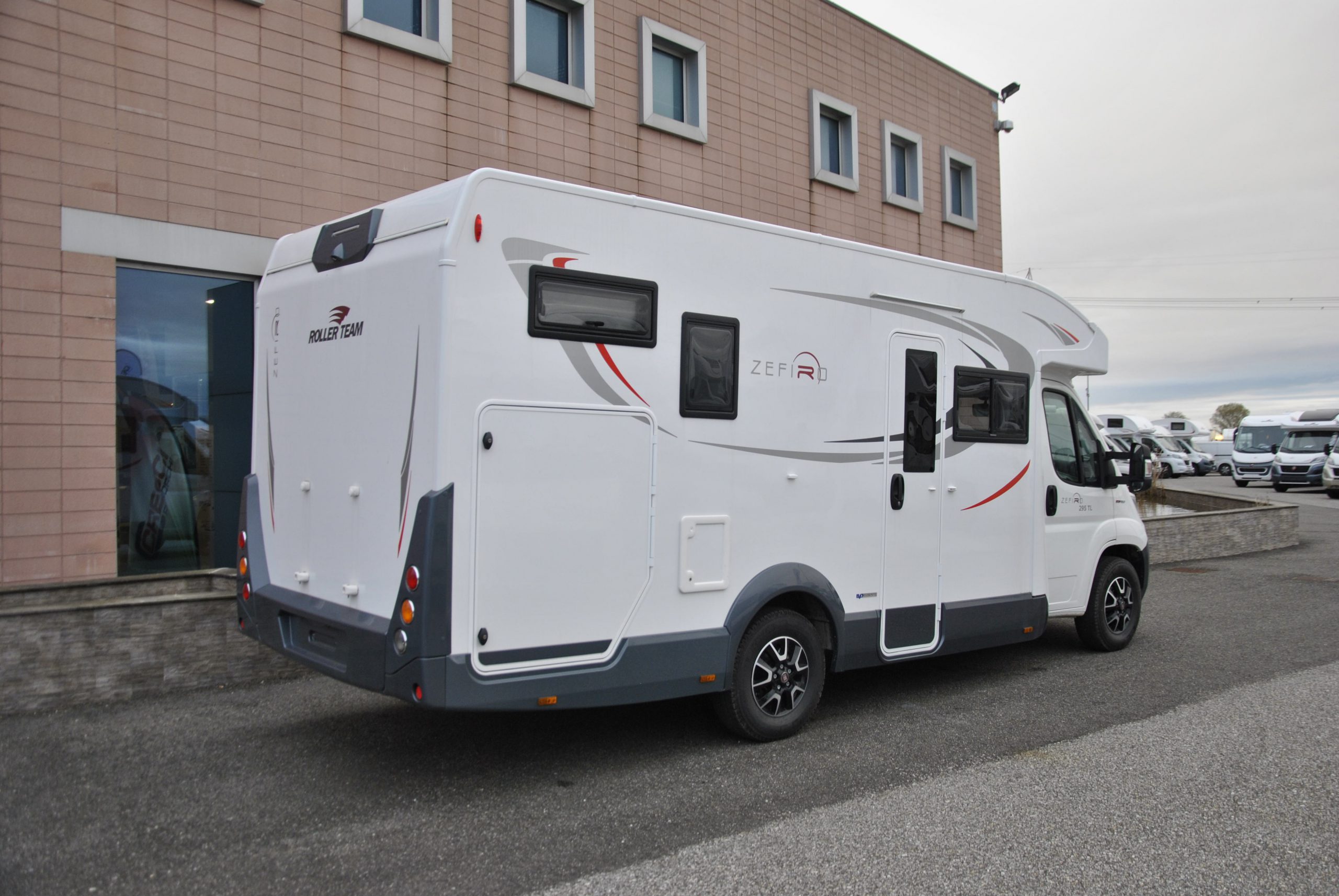 Camper Semintegrale None Roller Team Zefiro 295 TL - Caravanbacci
