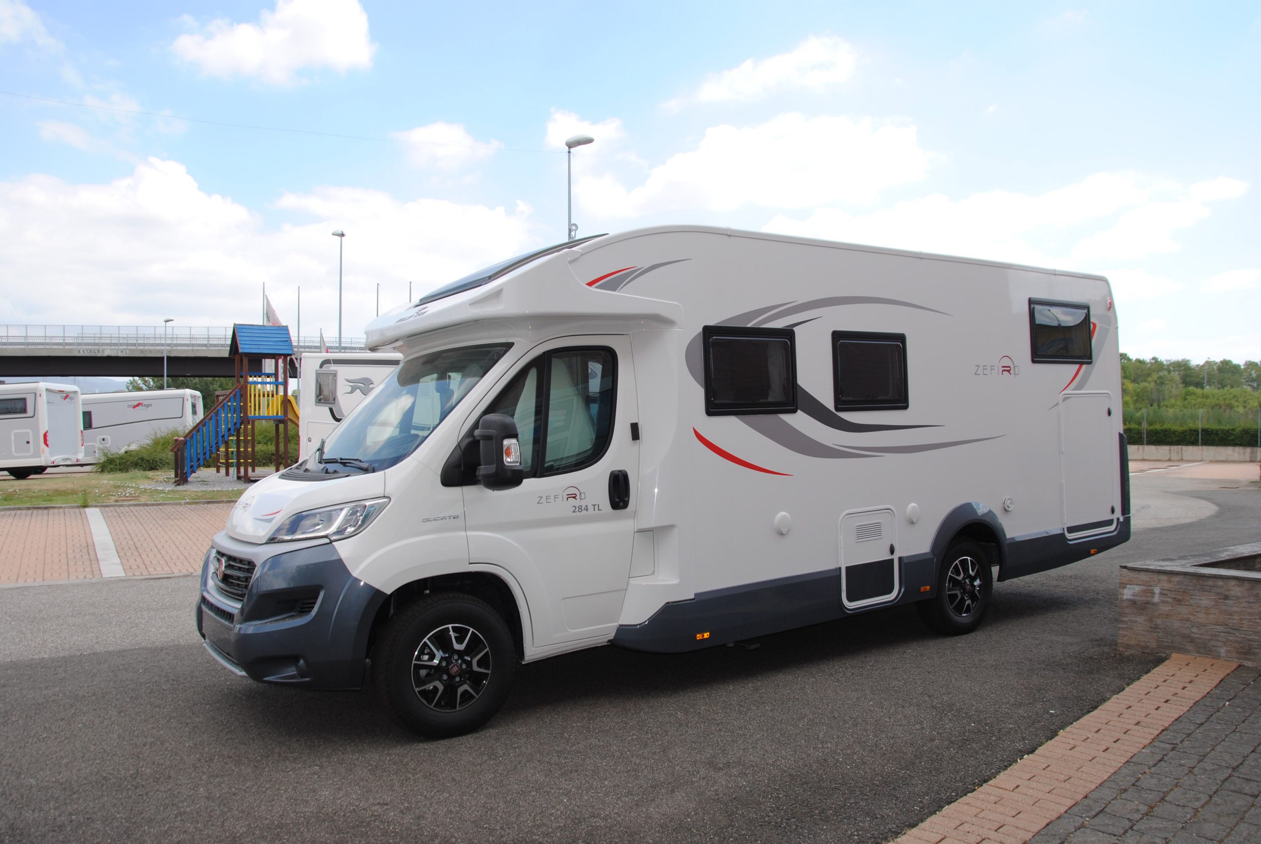 Camper Semintegrale None Roller Team Zefiro 284 TL - Caravanbacci
