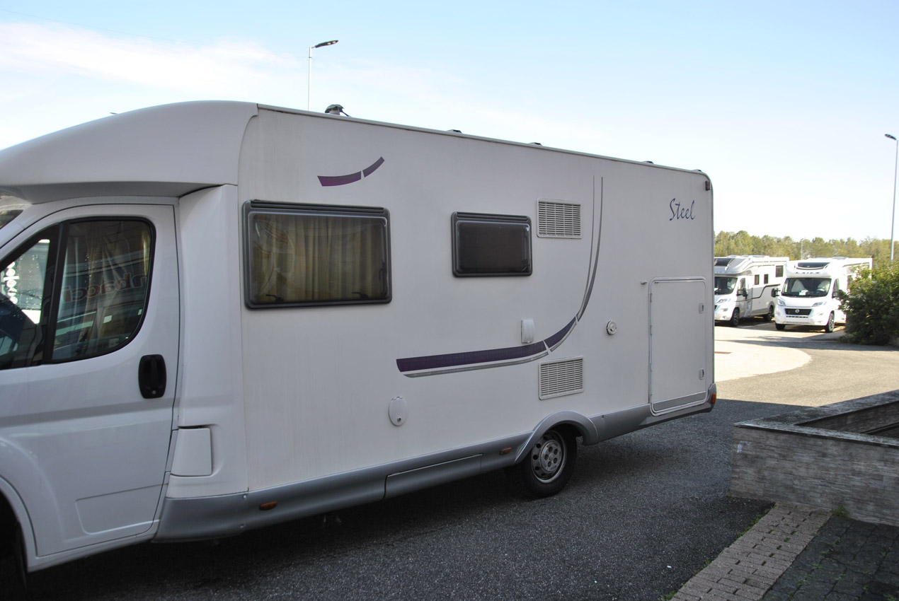 Camper Semintegrale Usato Mc Louis Steel 425 - Caravanbacci
