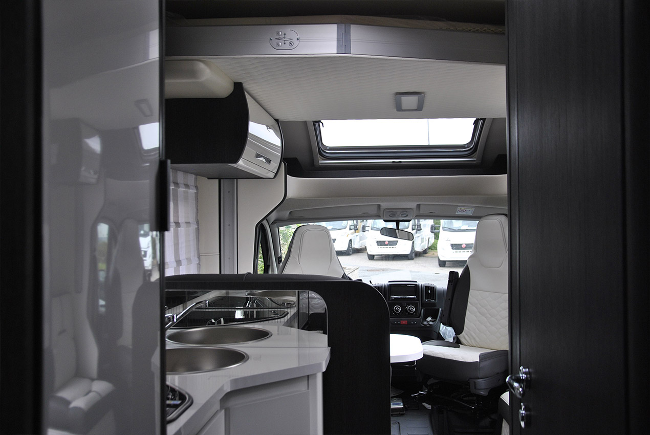 Camper Semintegrale Nuovo C. I. Magis 94 XT - Caravanbacci