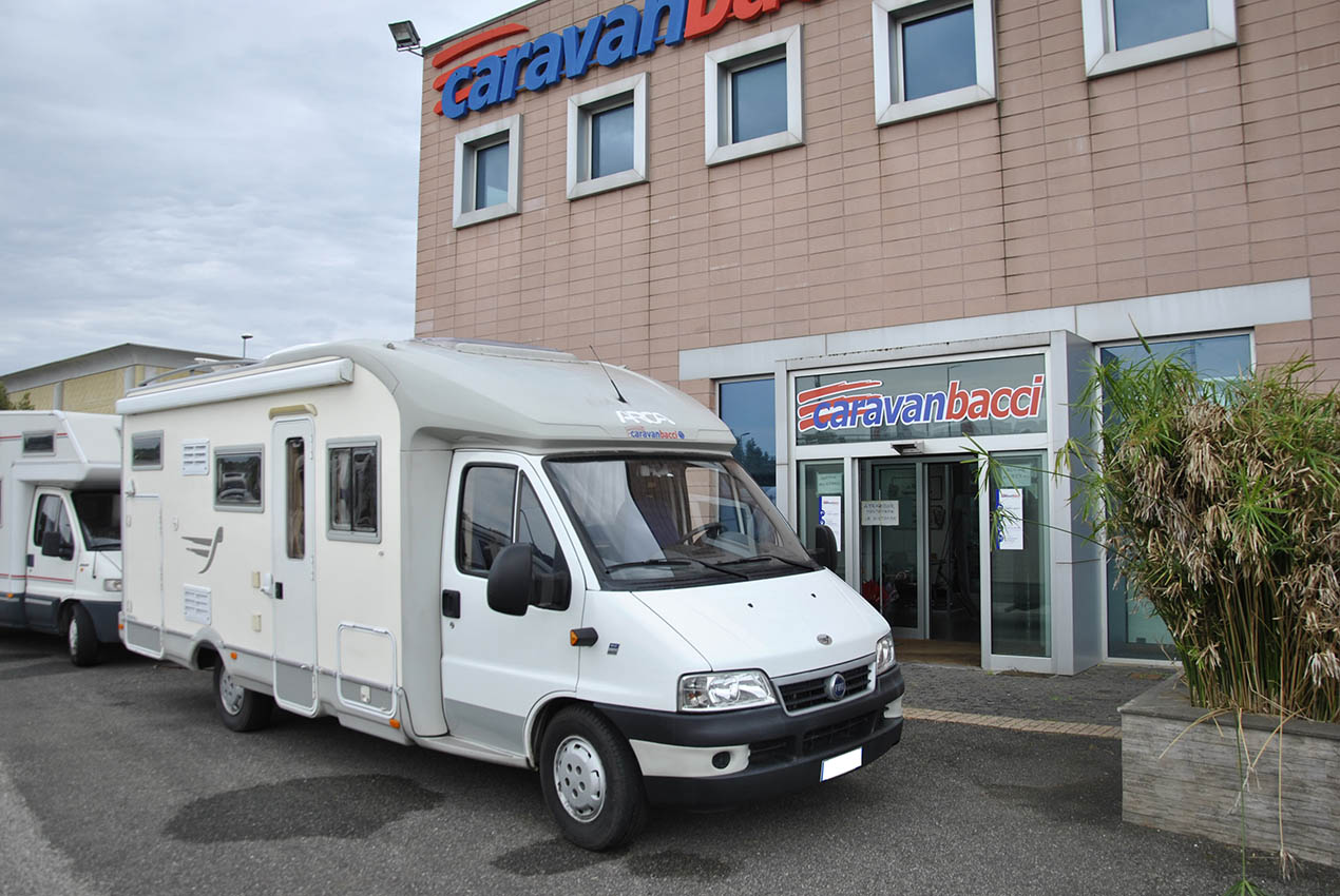 Camper Semintegrale Usato Arca P 700 Glm - Caravanbacci