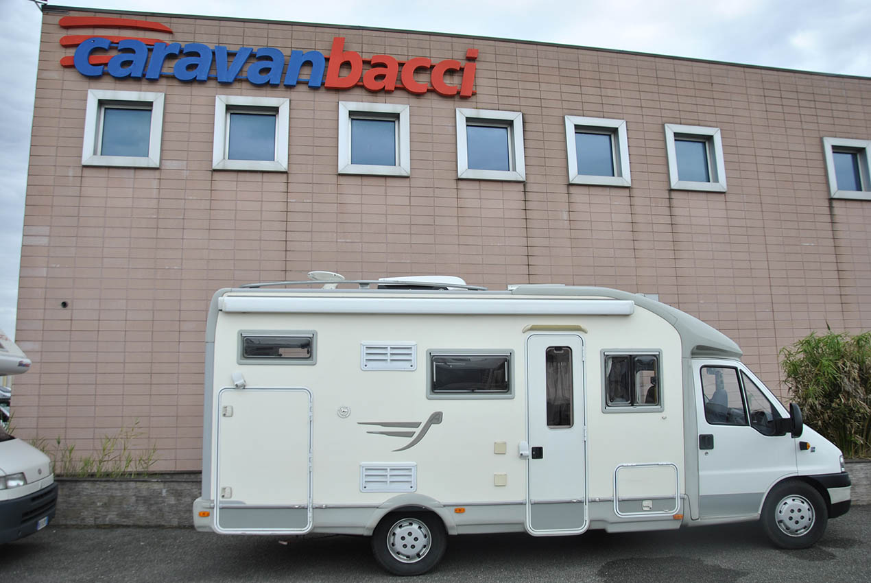 Camper Semintegrale Usato Arca P 700 Glm - Caravanbacci