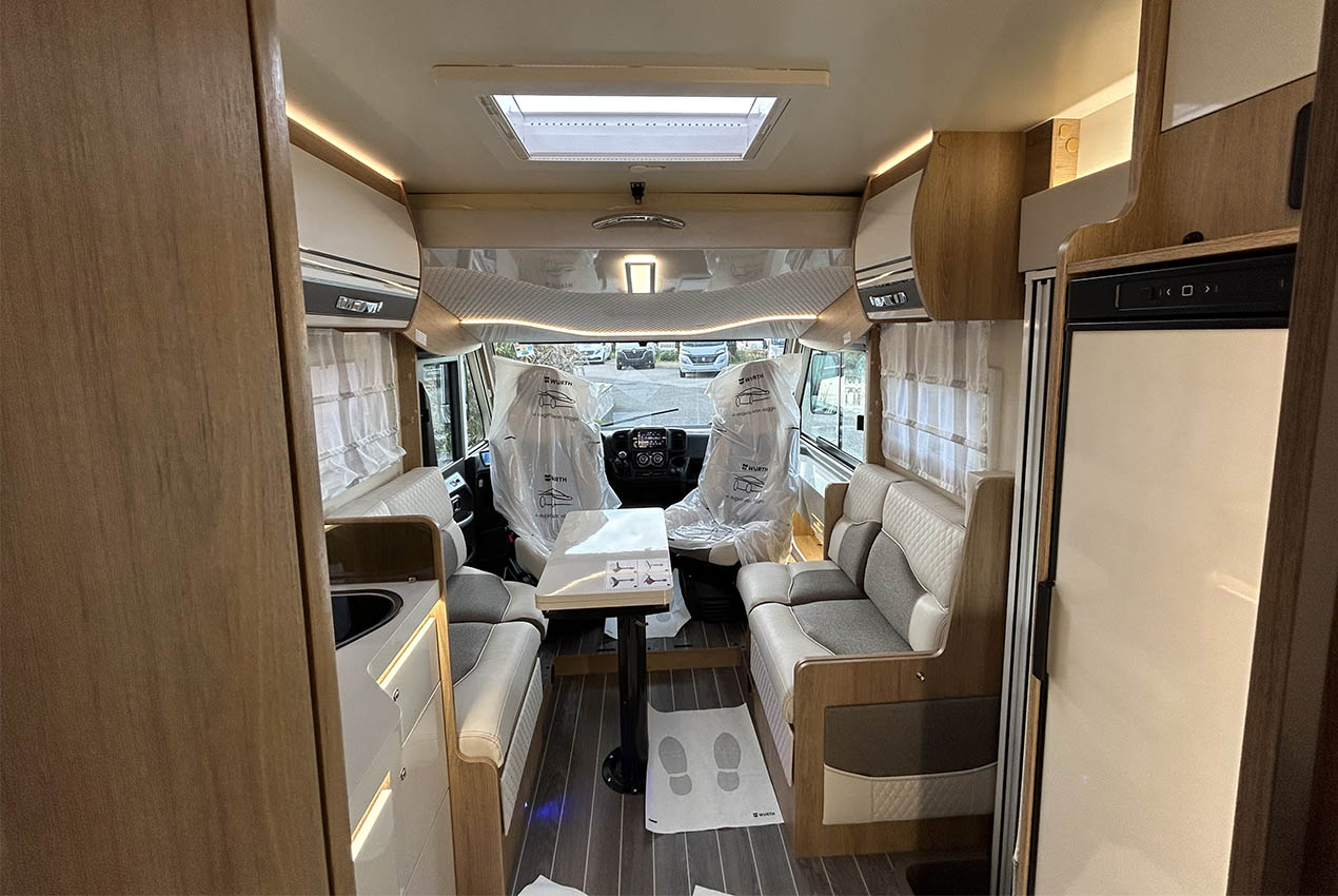 Camper Motorhome Nuovo Roller Team Zefiro 267 Integral - Caravanbacci