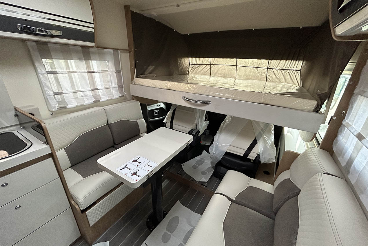 Camper Motorhome Nuovo Roller Team Zefiro 267 Integral - Caravanbacci