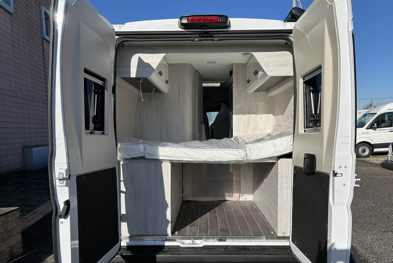 Camper Furgonato/Van Nuovo Roller Team Livingstone 2 Limited Sport ...