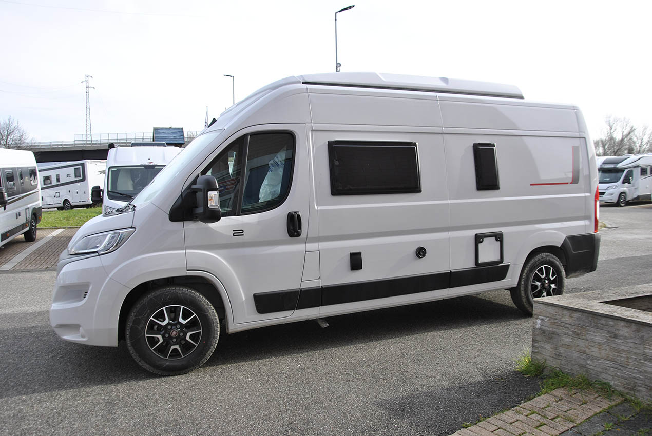 Camper Furgonato/Van Noleggio Roller Team Livingstone 2 Entry Soft ...