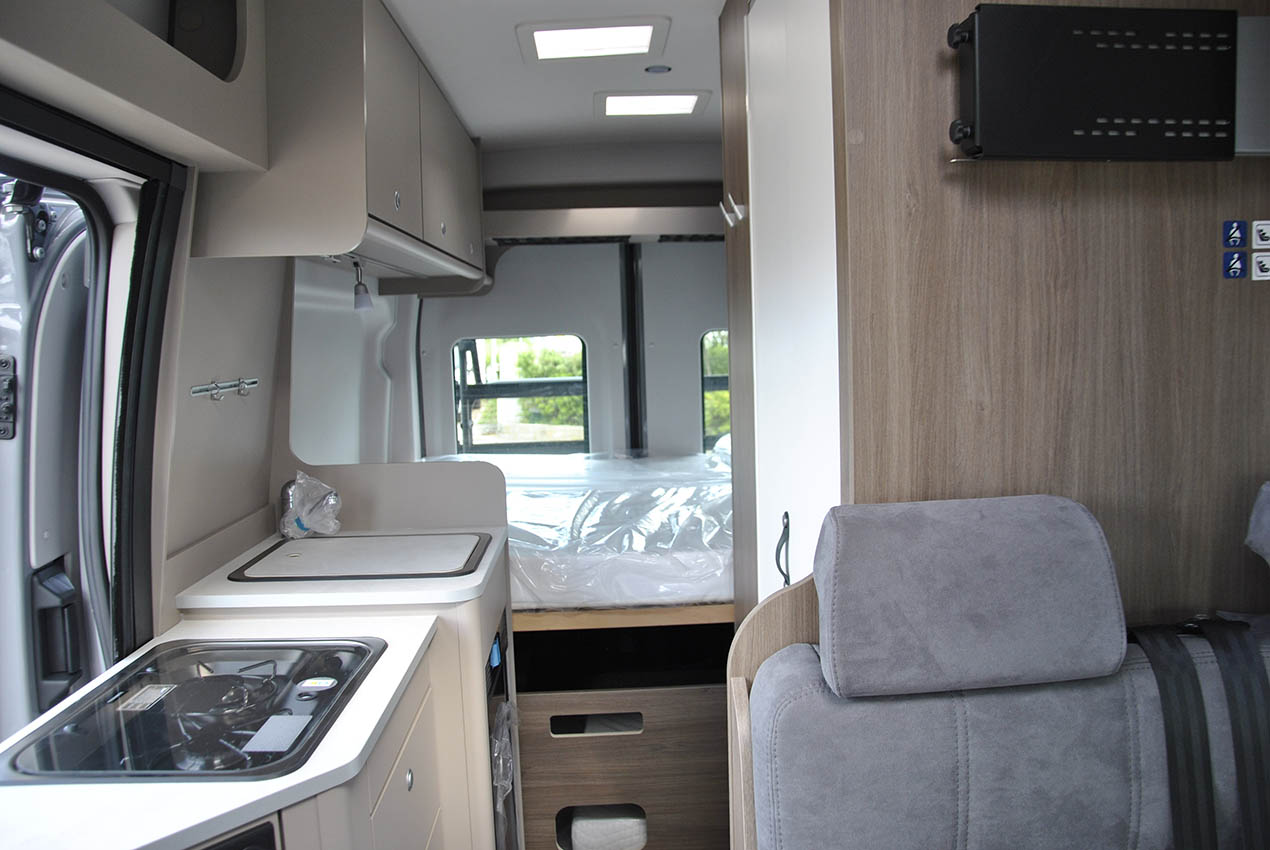 Camper Furgonato/Van Noleggio Carado CV 590 4x4 - Caravanbacci