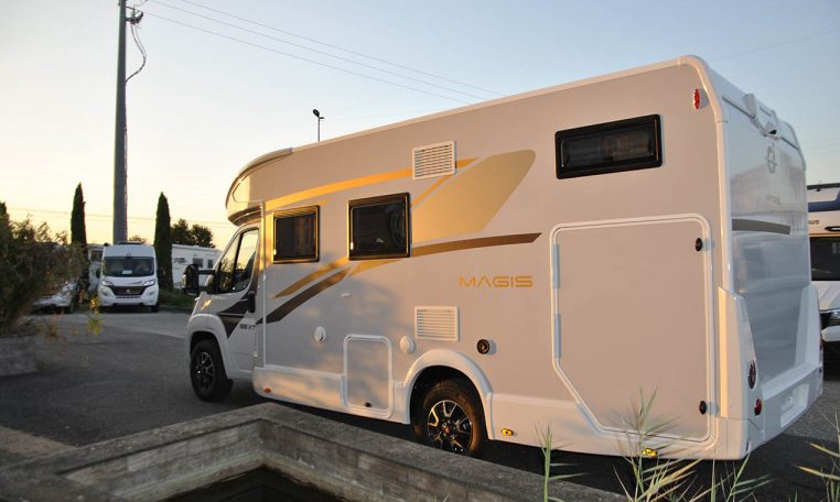 Camper Semintegrale Nuovo C.I. Magis 95 XT - Caravanbacci