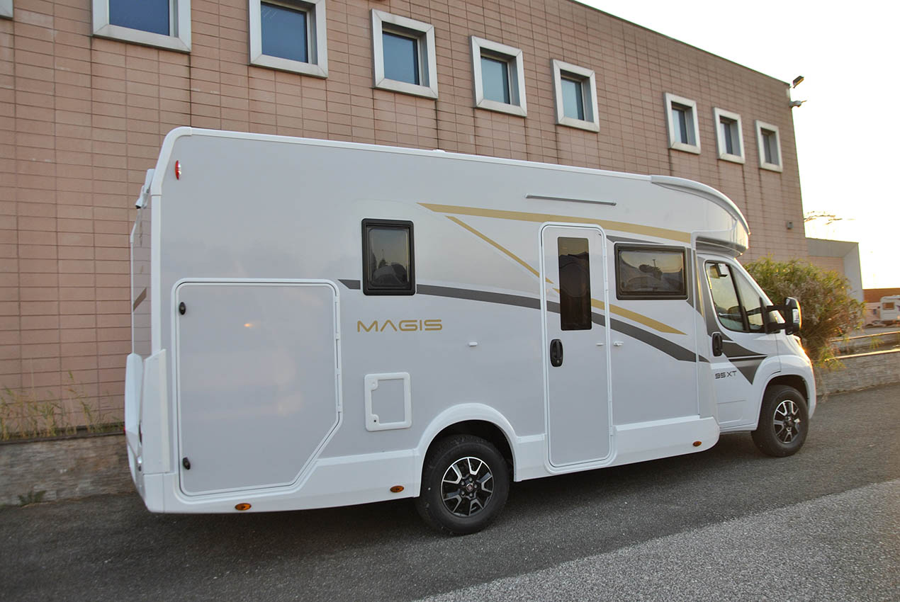 Camper Semintegrale Noleggio C. I. Magis 95 XT - Caravanbacci