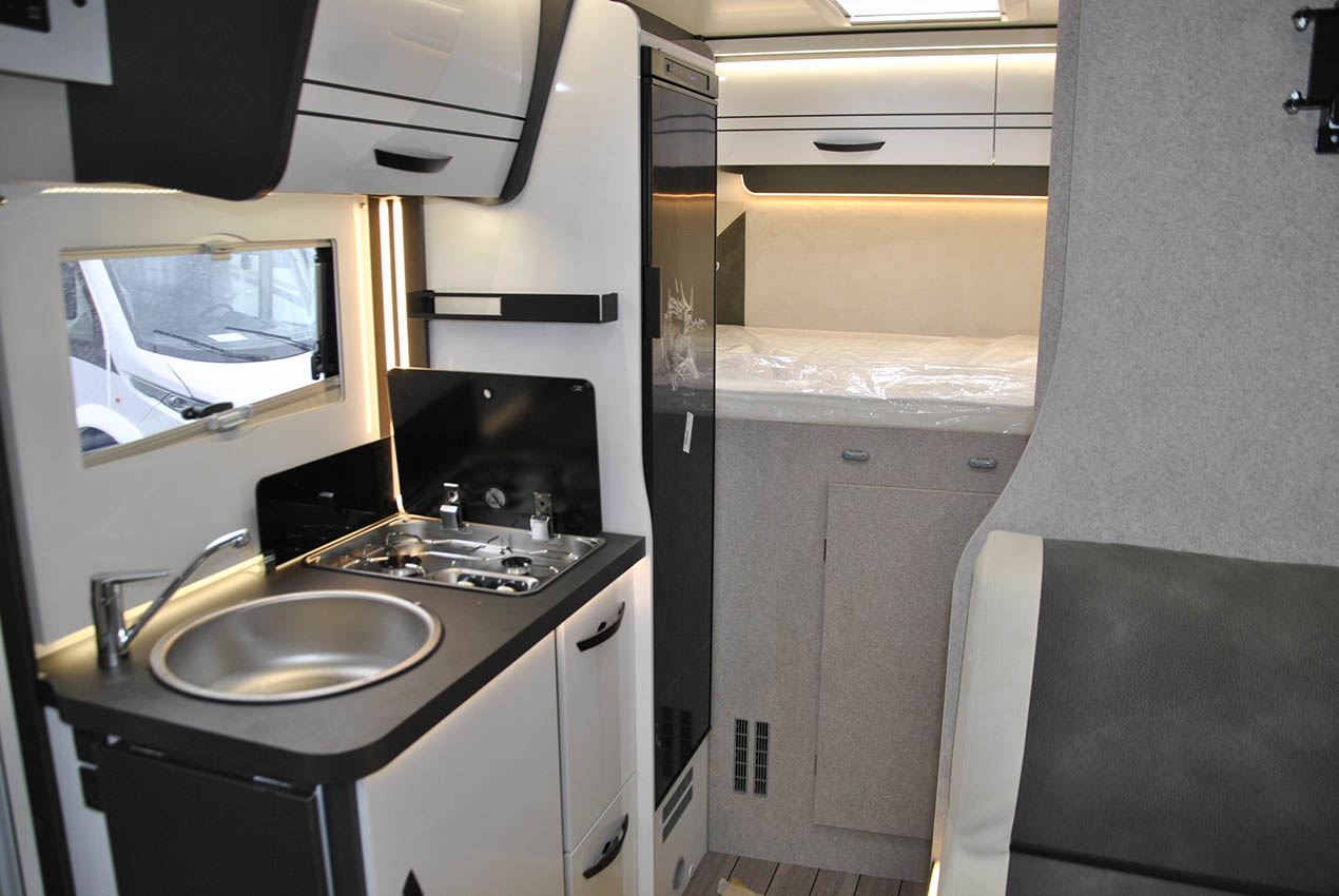 Camper Semintegrale Nuovo Mc Louis MC 4 331 - Caravanbacci