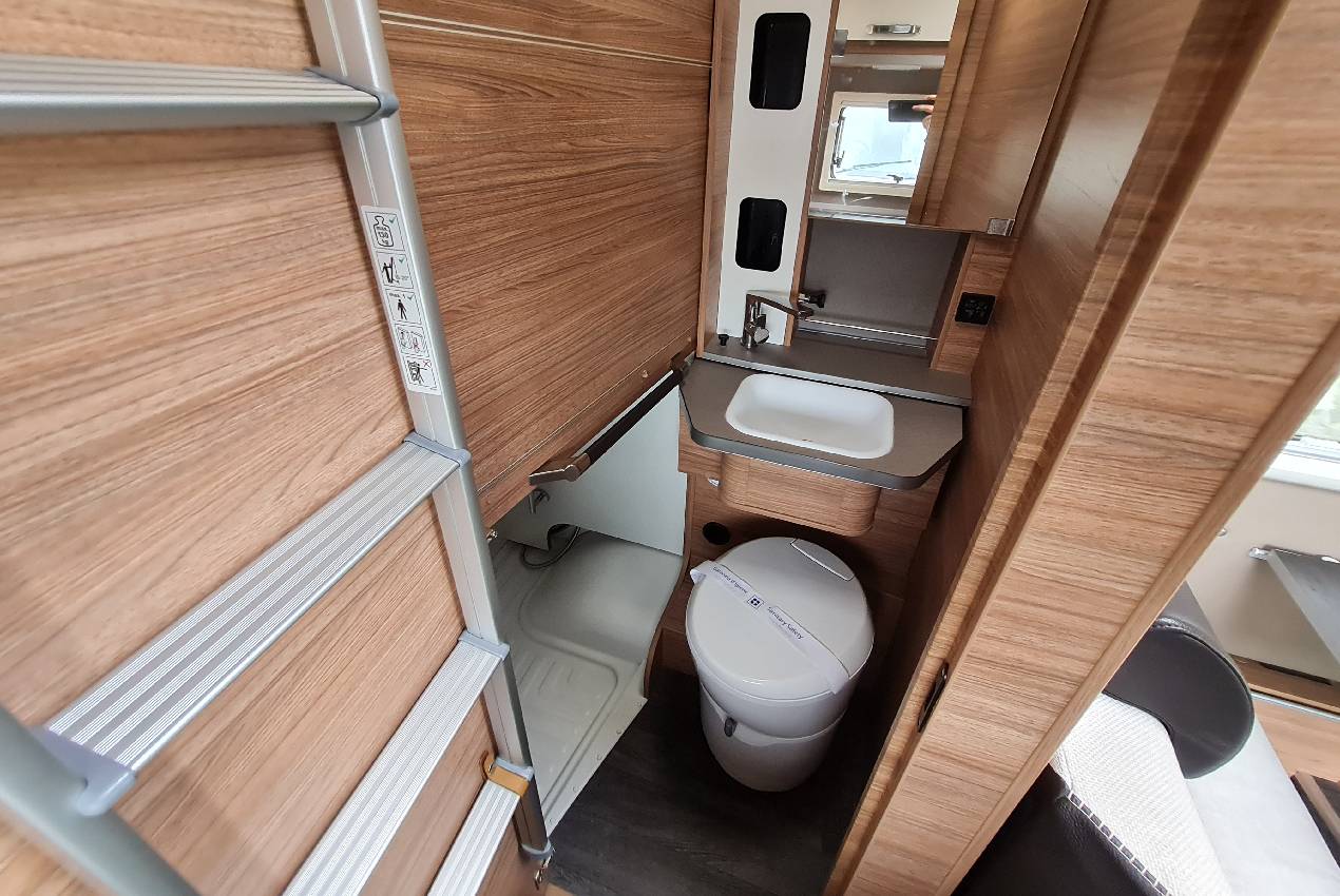 Camper Semintegrale Usato Weinsberg X-Cursion van 500 MQ edition - Caravanbacci